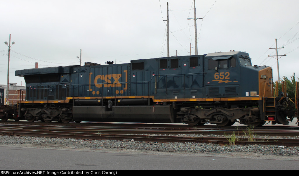 CSXT 652 on Q031-10